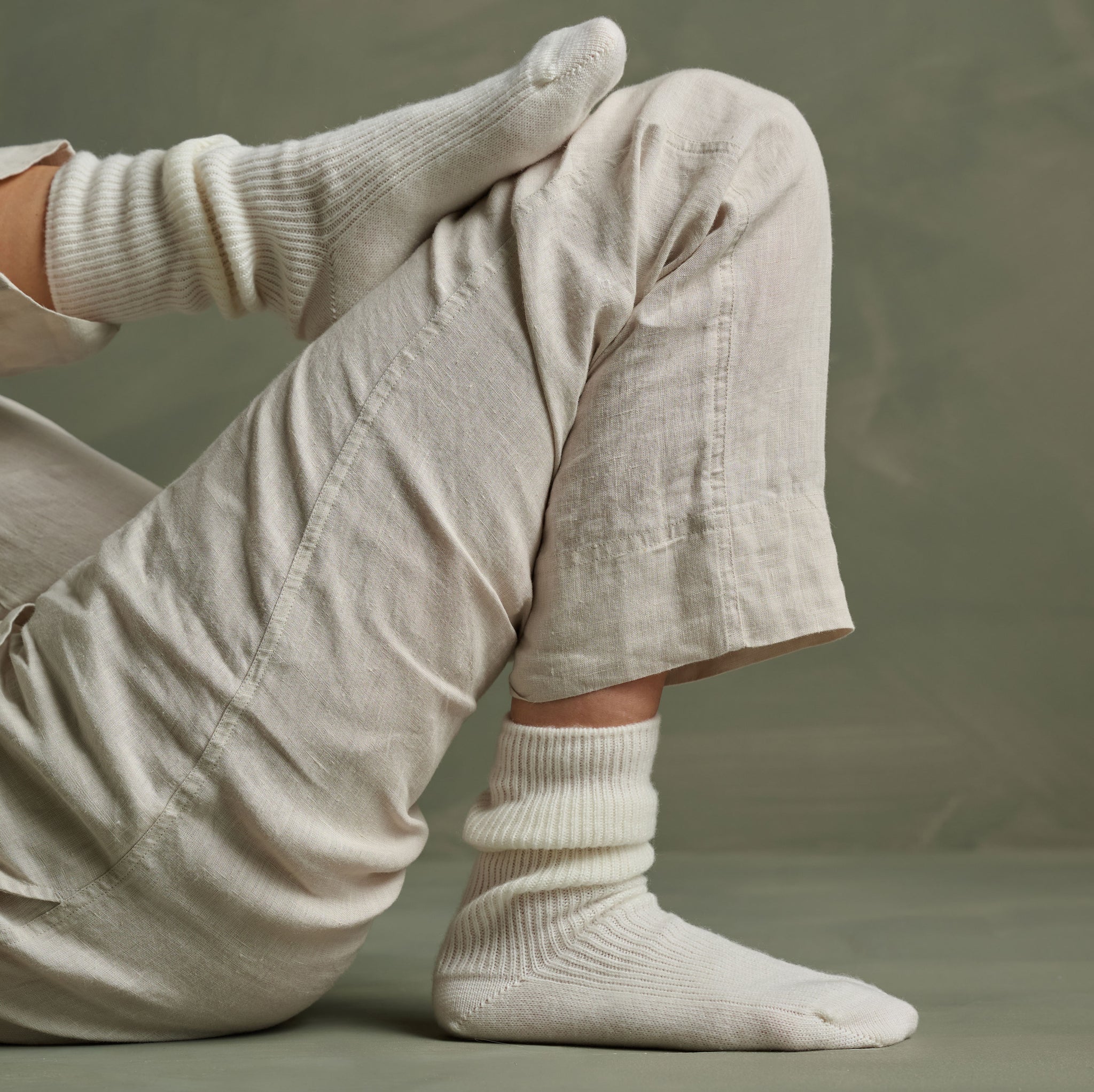 The Women's 100% Cashmere Sleep Socks by Bedfolk - Snow